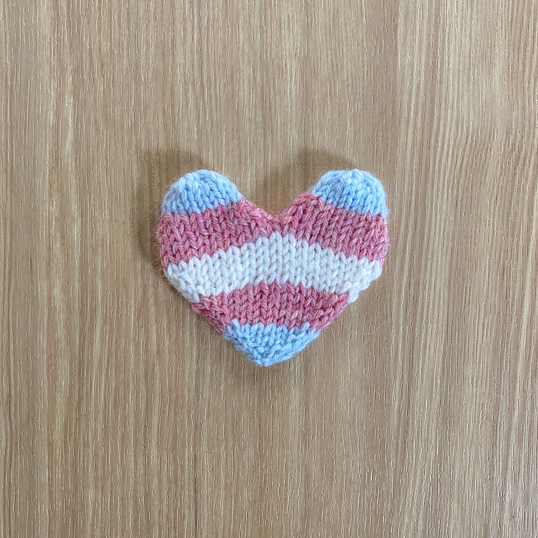 Mini Pride Heart Knitting Pattern – Juliette Pécaut Designs