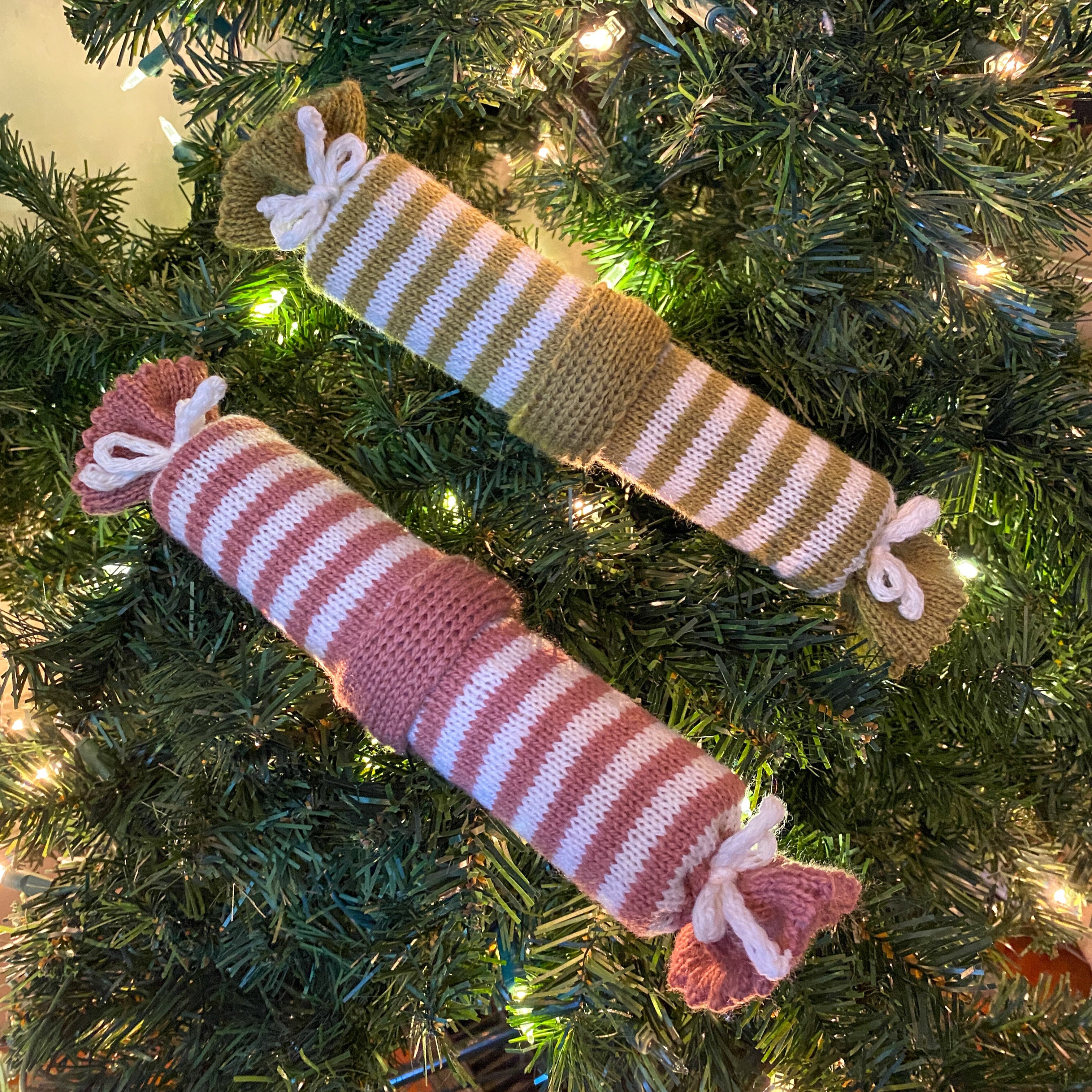 Yuletide Christmas Cracker Knitting Pattern – Juliette Pécaut Designs