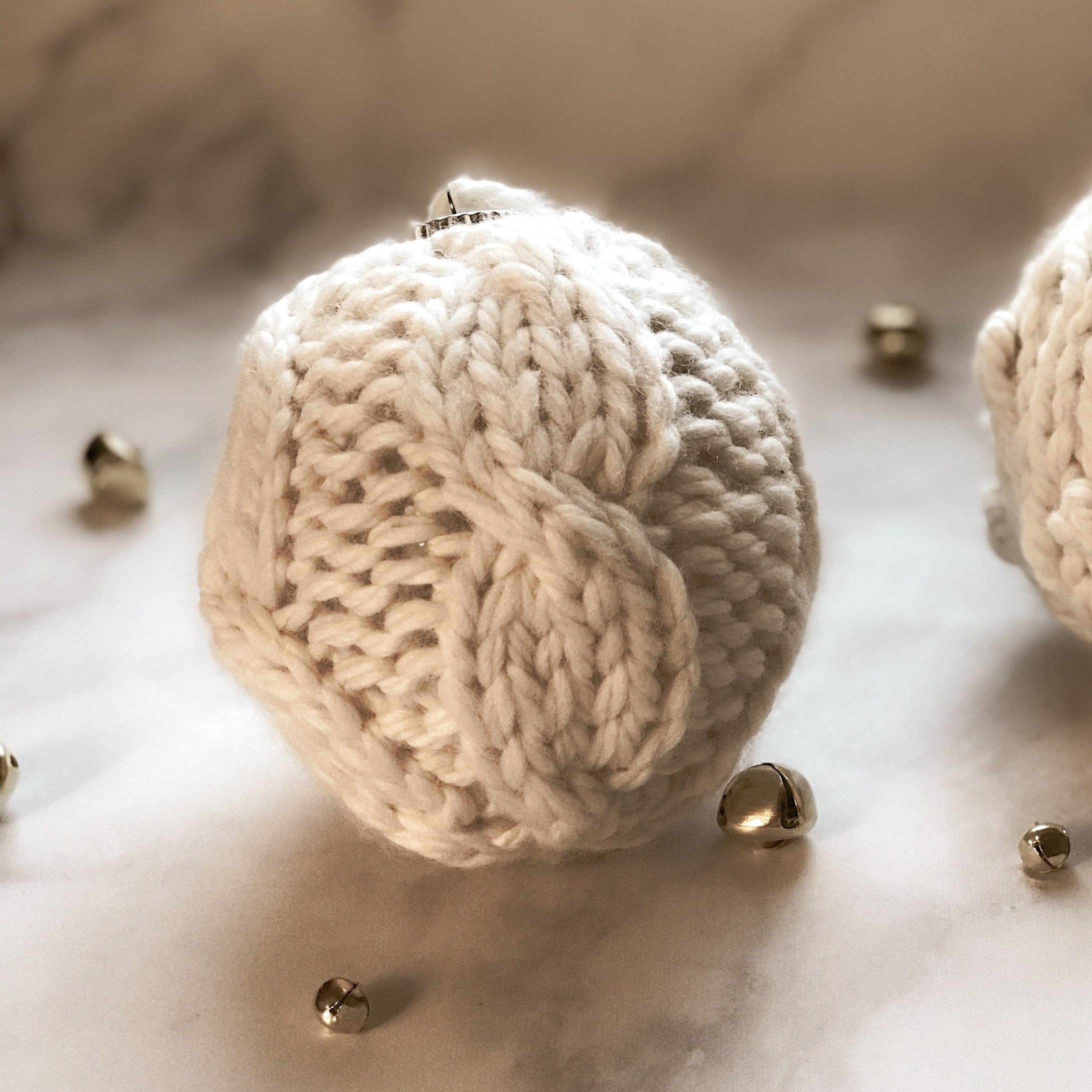 Home for Christmas: Cable Ornament Pattern – Juliette Pécaut Designs